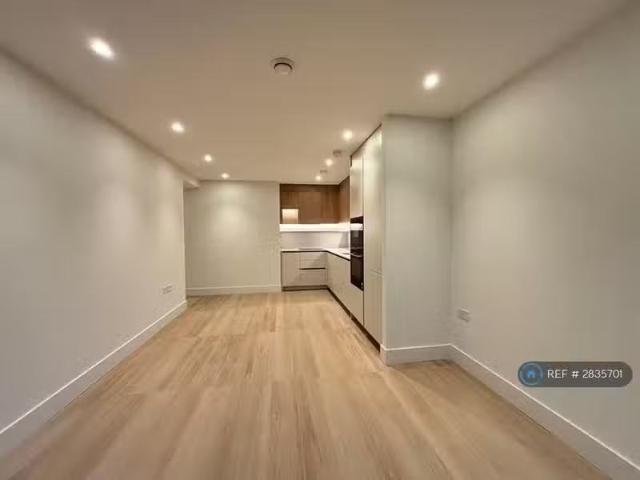 2 bedroom flat for rent in Bow View Apartments, London, E3
