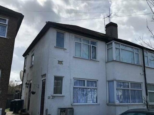 2 bedroom flat for rent in Bowood Road Enfield EN3