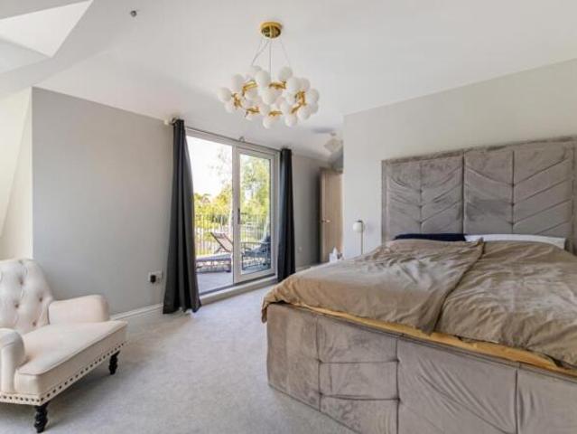 2 bedroom flat for rent in Bladon Close Oxford OX2