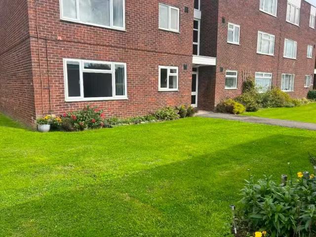 2 bedroom flat for rent in Blakeney Road, BS34