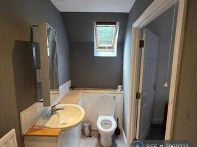 2 bedroom flat for rent in Blakes Road, London, SE15