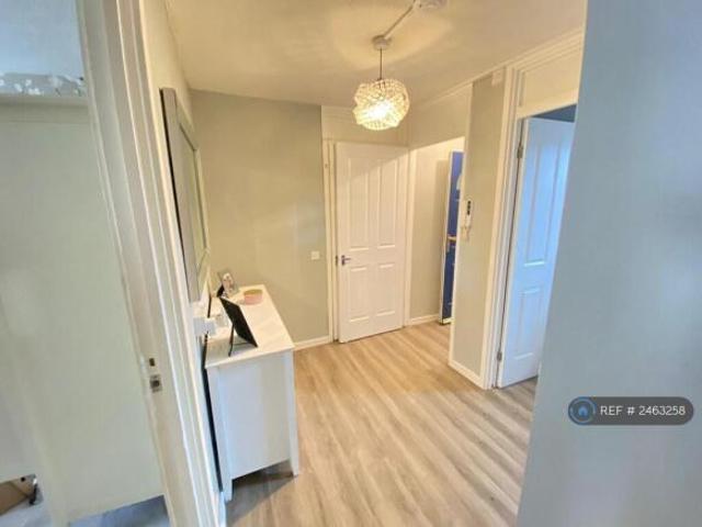 2 bedroom flat for rent in Blanch Close, London, SE15
