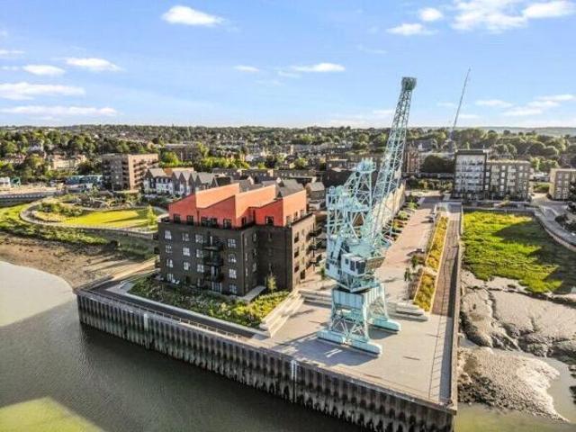 2 bedroom flat for rent in Blue Boar Lane, Rochester, Kent, ME1