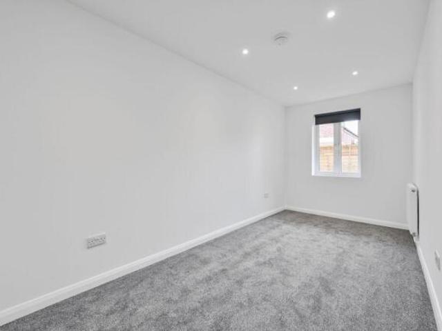 2 bedroom flat for rent in Brownhill Road, Catford, London, SE6