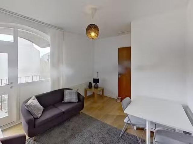 2 bedroom flat for rent in Brown's Close, Edinburgh, EH8