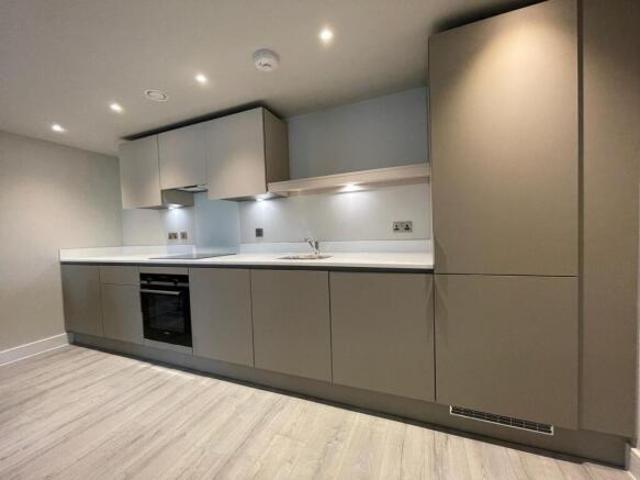 2 bedroom flat for rent in Broad Street, Birmingham, West Midlands, B15