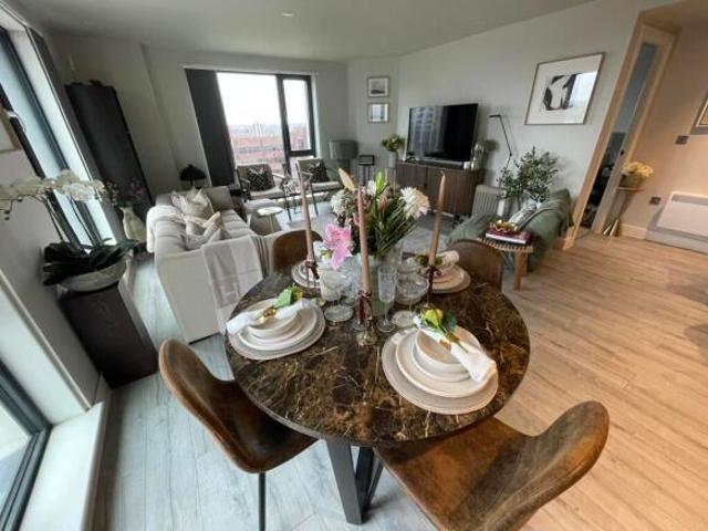 2 bedroom flat for rent in Broad Street, Birmingham, B15
