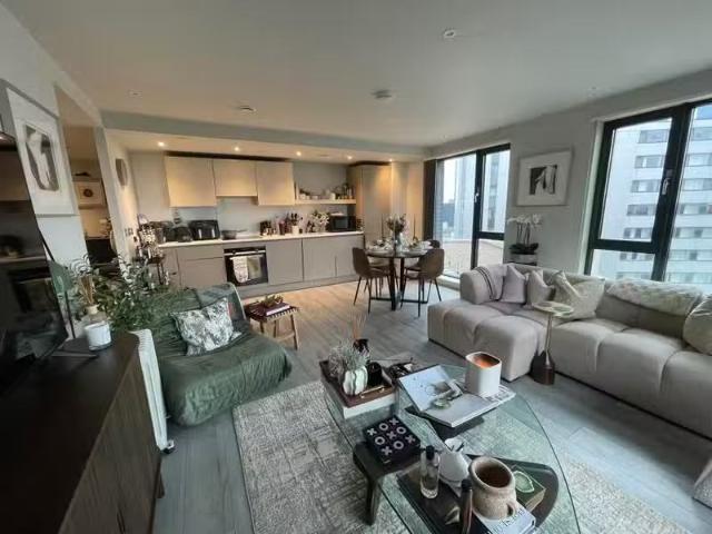 2 bedroom flat for rent in Broad Street, Birmingham, B15