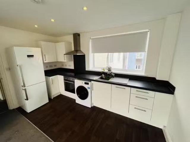 2 bedroom flat for rent in Broad Street, Staple Hill, BS16