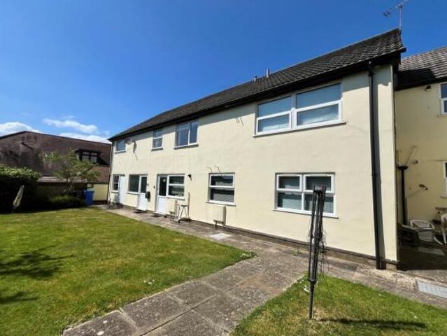 2 bedroom flat for rent in Broadstone, BH18