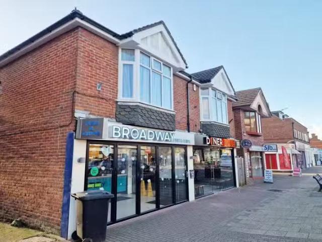 2 bedroom flat for rent in Broadstone, BH18