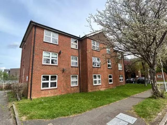2 bedroom flat for rent in Broadwater Crescent, Welwyn Garden.