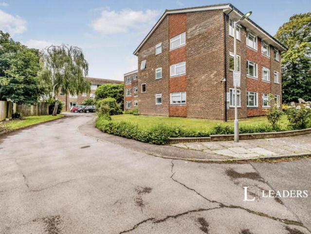 2 bedroom flat for rent in Broadwater Hall, South Farm Road, Worthing, BN14