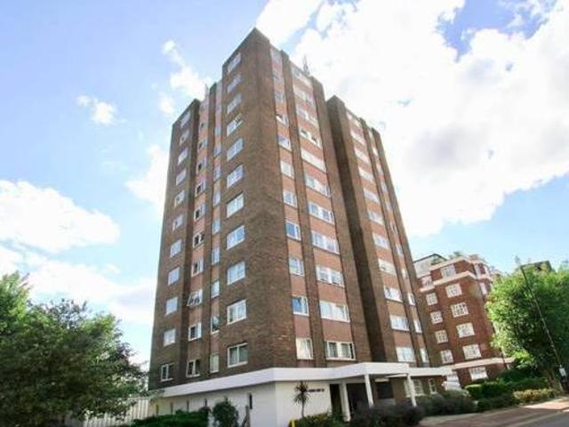 2 bedroom flat for rent in Broadway West LeighOnSea SS9