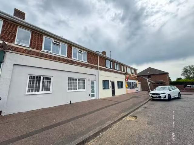2 bedroom flat for rent in Broadway, Southbourne, BH6