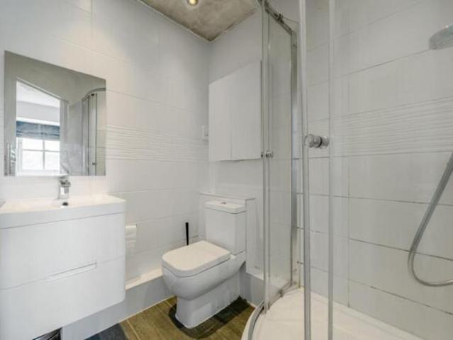 2 bedroom flat for rent in Brockham Street, London, SE1