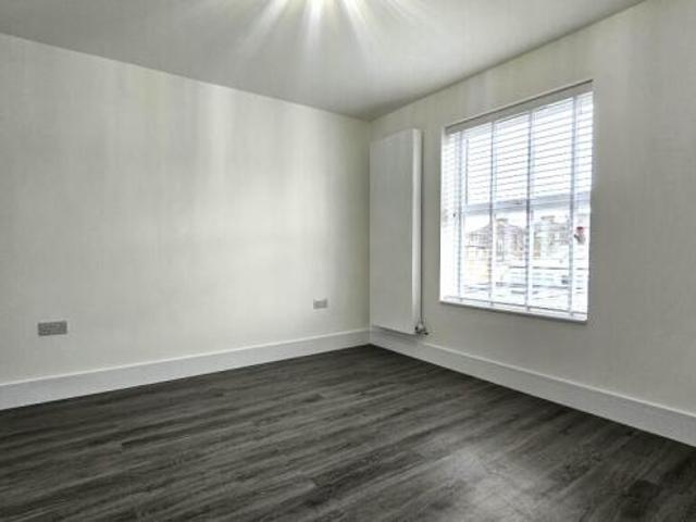2 bedroom flat for rent in Brockley Road, London, SE4