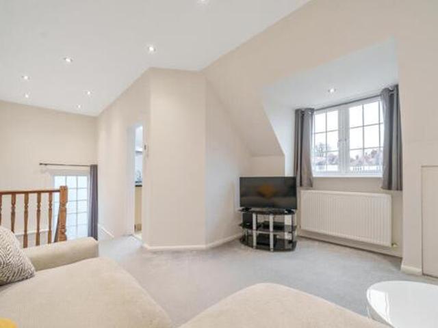 2 Bedroom Flat For Rent In Bromley
