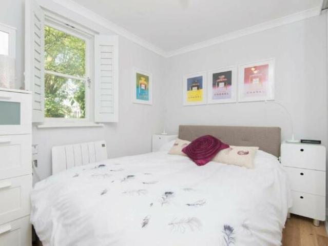 2 bedroom flat for rent in Brompton Park Crescent, London, SW6