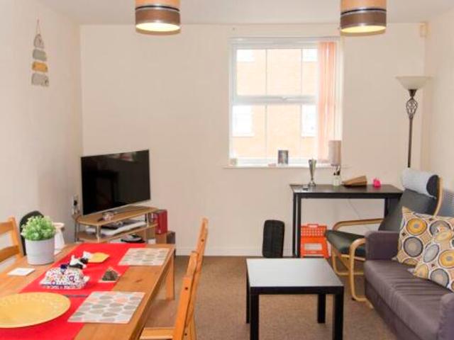 2 bedroom flat for rent in Brompton Road, Hamilton, Leicester, LE5