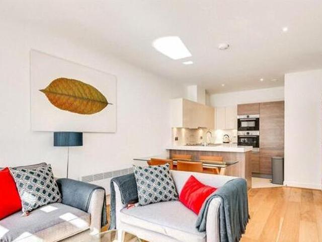 2 Bedroom Flat For Rent In Bromyard Avenue
