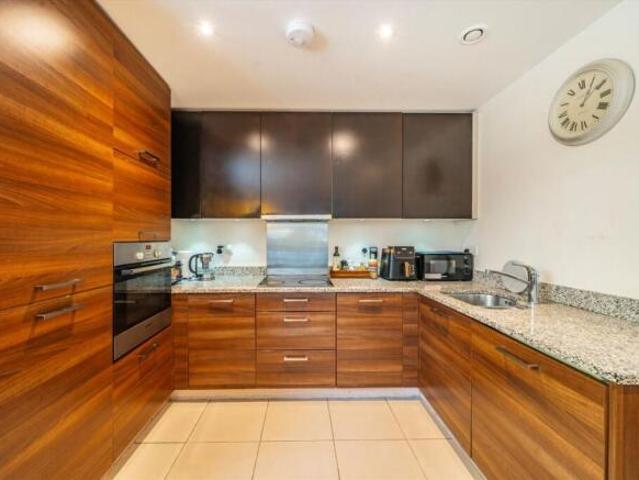 2 bedroom flat for rent in Bromyard Avenue, Acton, W3