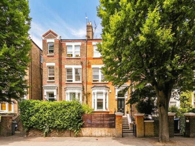 2 bedroom flat for rent in Brondesbury Road, London, NW6