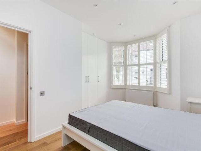 2 bedroom flat for rent in Bronsart Road, Fulham, SW6