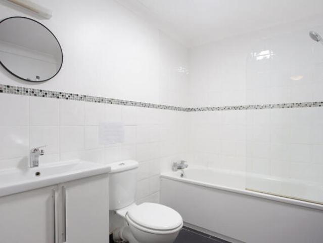 2 bedroom flat for rent in Brook House, 143 London Road, Twickenham, TW1