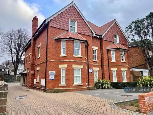 2 bedroom flat for rent in Brookestead Court, Bournemouth, BH5