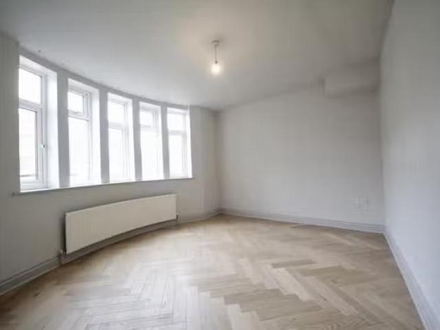 2 bedroom flat for rent in Brookhill Road, EN4
