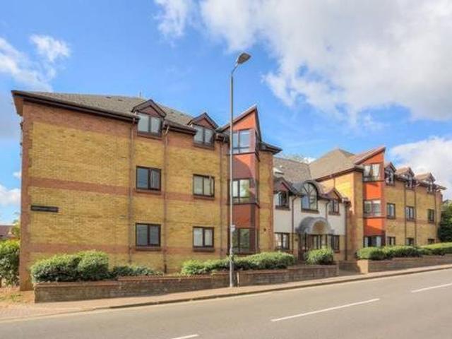 2 bedroom flat for rent in Brooklands Court Herts AL1