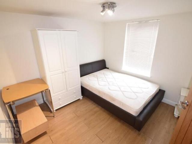 2 bedroom flat for rent in Broomspring Lane, Sheffield, S10