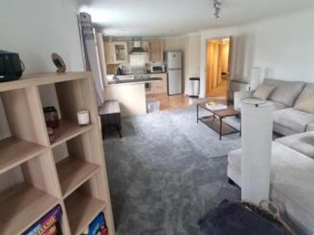 2 bedroom flat for rent in Brackenhurst Place, Moortown, Leeds, LS17