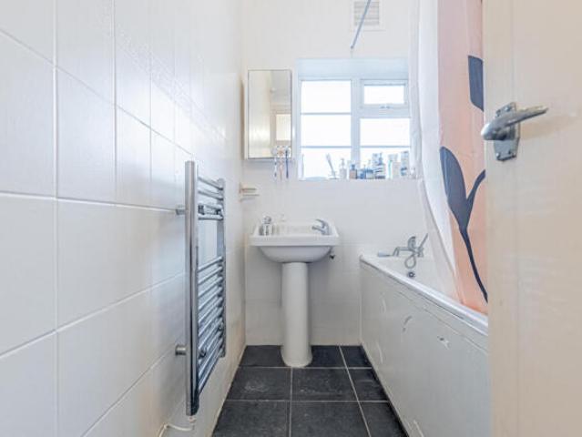 2 bedroom flat for rent in Bracklyn Court, Wimbourne Street, N1