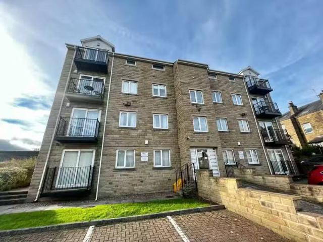 2 bedroom flat for rent in Bradford Road, Shipley, West Yorksh.