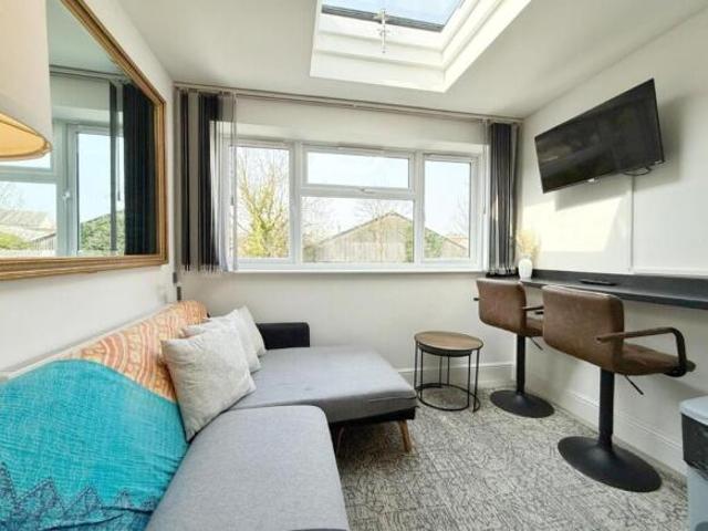 2 bedroom flat for rent in Braemar Avenue, London, NW10