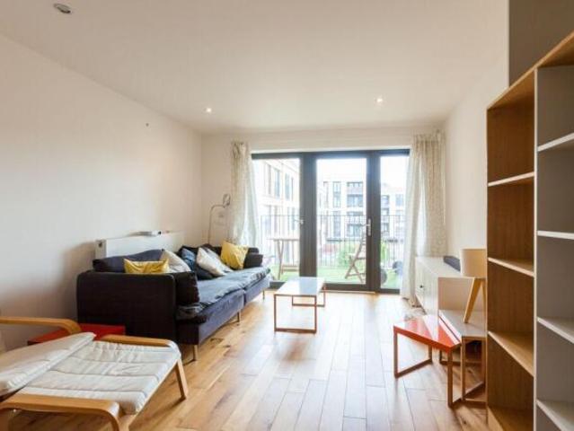 2 bedroom flat for rent in Bramah Road, Oval, London, SW9