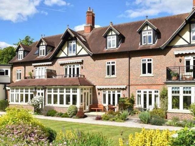 2 bedroom flat for rent in Bramley Grange GU5