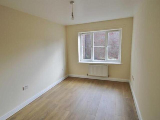 2 bedroom flat for rent in Bramall House, Langley Park Road, Sutton, SM1
