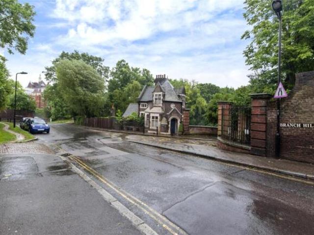 2 bedroom flat for rent in Branch Hill, Hampstead, NW3