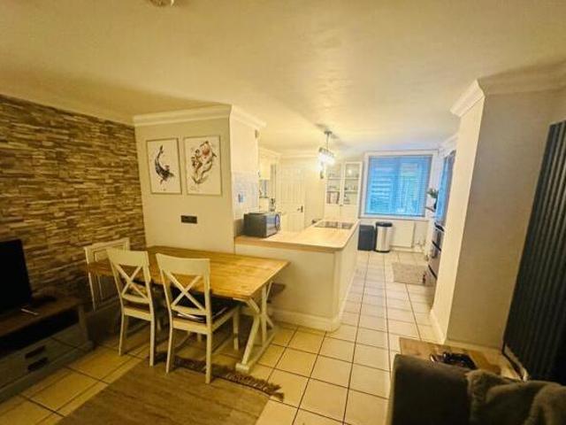 2 Bedroom Flat For Rent In Branksome