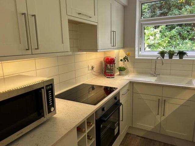 2 bedroom flat for rent in Branksome Wood Road, Bournemouth, BH2