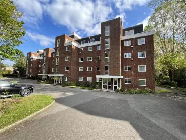 2 bedroom flat for rent in Branksome Wood Road Bournemouth, BH4