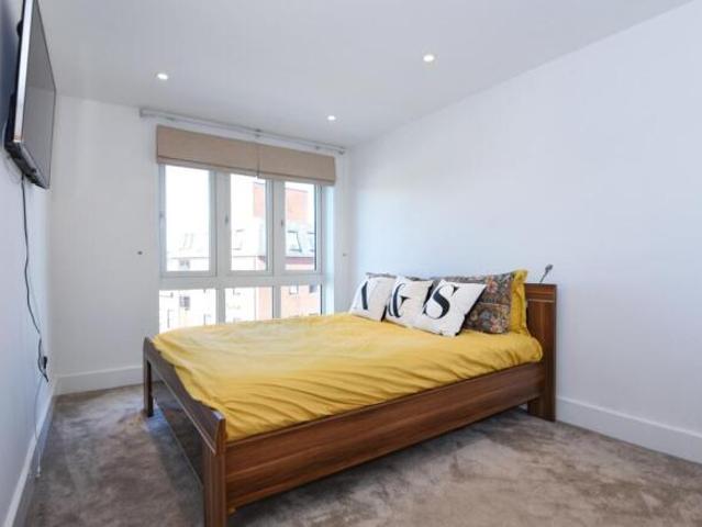 2 bedroom flat for rent in Brewhouse Lane, Putney, London, SW15