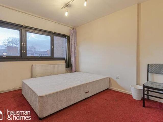 2 bedroom flat for rent in Britten Close, Golders Green, NW11