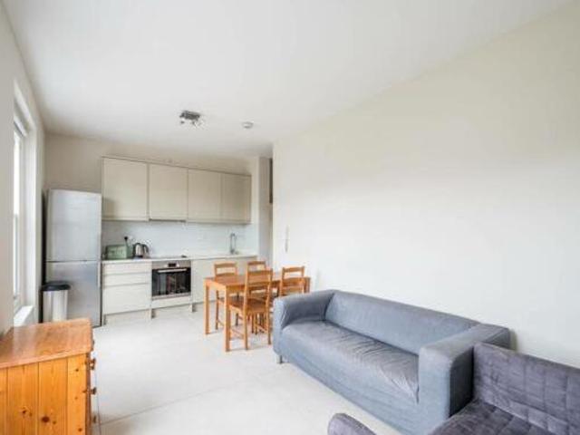 2 Bedroom Flat For Rent In Brixton, London