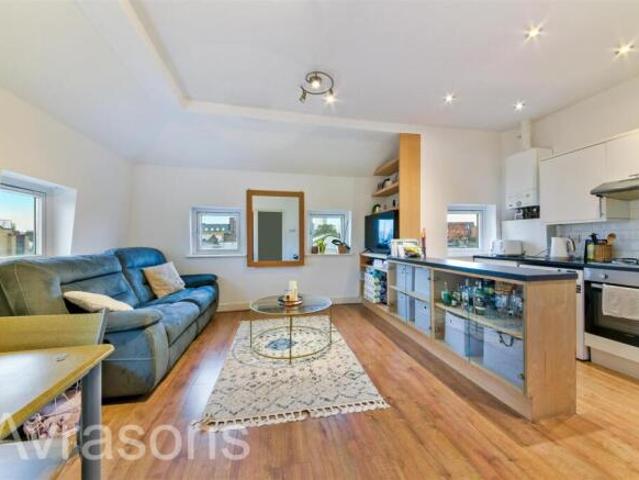 2 bedroom flat for rent in Brixton Road, Oval, London, SW9