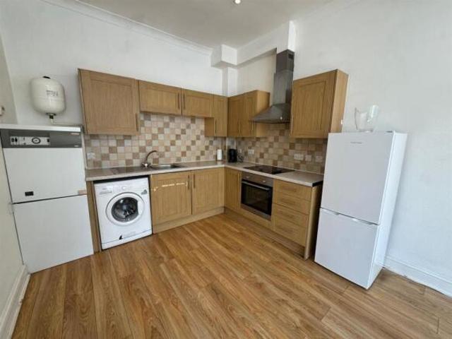 2 bedroom flat for rent in Brixton SW9