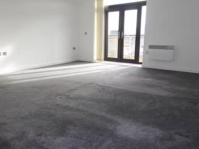 2 bedroom flat for rent in Bridge Square Apartments, Kingsway.
